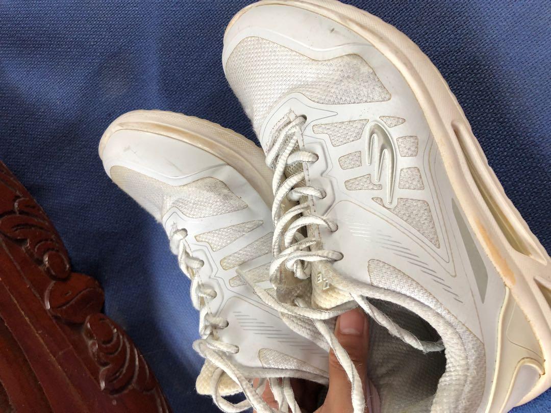 World balance white shoes, Women's Fashion, Footwear, Sneakers on Carousell