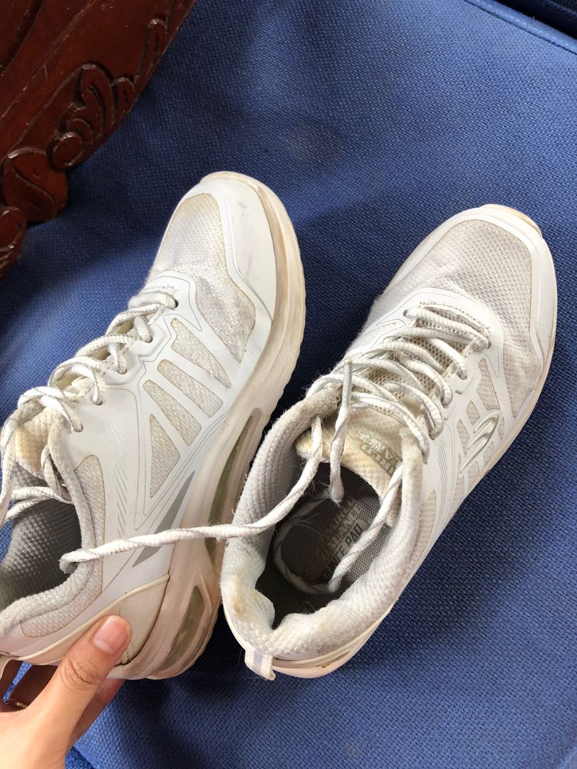 World balance white shoes, Women's Fashion, Footwear, Sneakers on Carousell