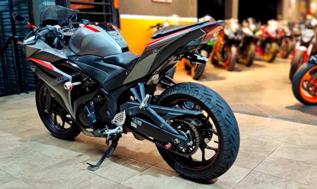 Yamaha R25 Limited Grey v1 like new, Motorbikes on Carousell