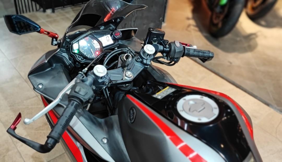 Yamaha R25 Limited Grey v1 like new, Motorbikes on Carousell
