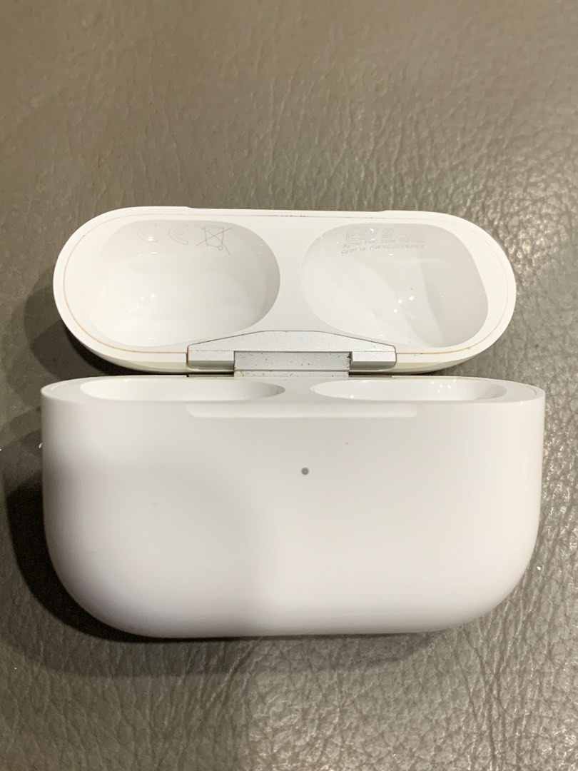 Airpods Pro Wireless Charging Case And Right Year Bud Audio Earphones