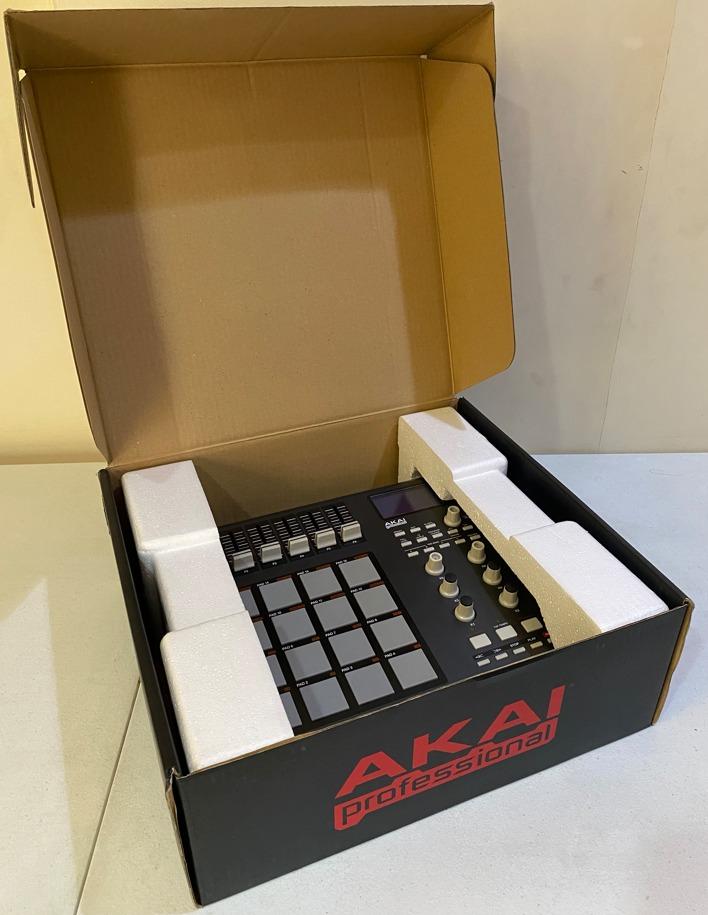 Akai Mpd26 Pad Midi Controller With Assignable Sliders Hobbies And Toys