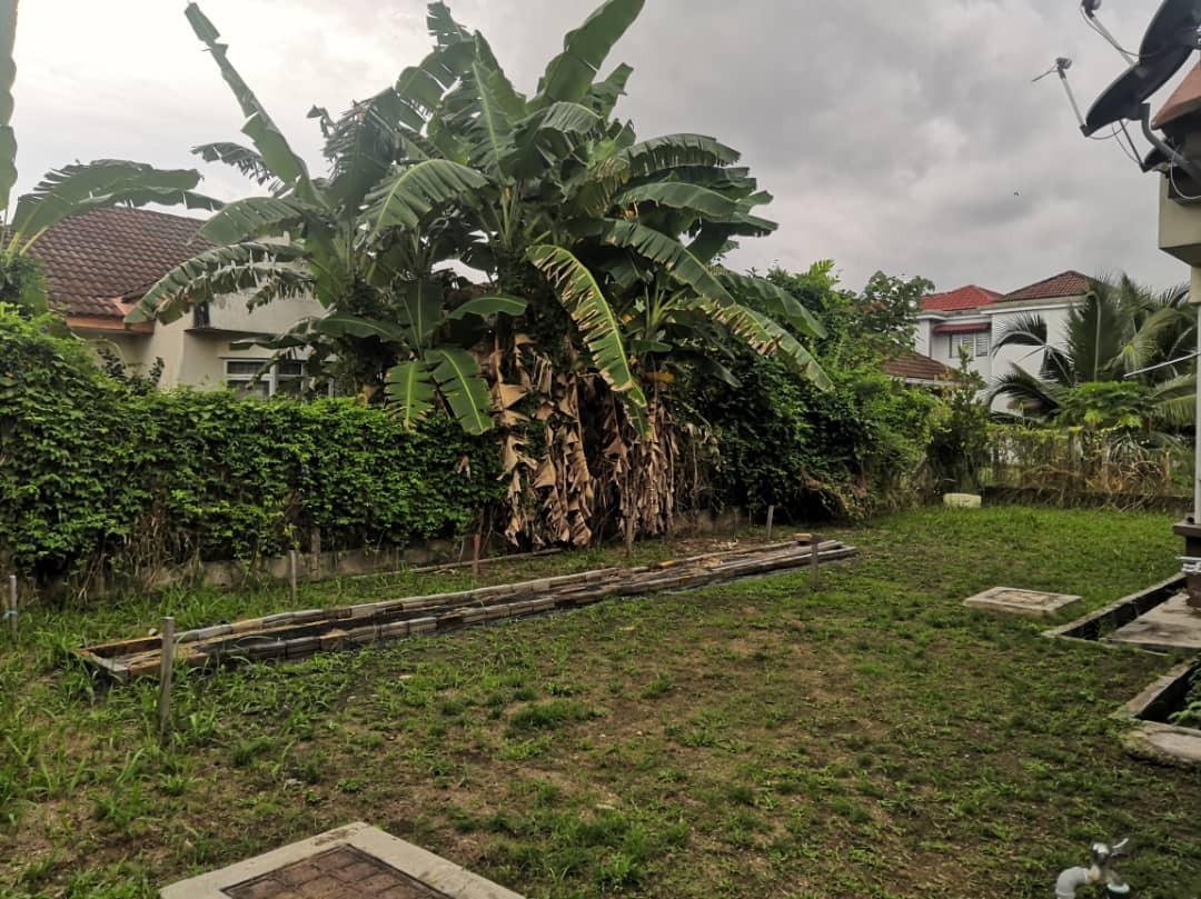 Banglo setingkat di Taman Tasik Beringin, Pantai Sepang Putra, Sungai ...