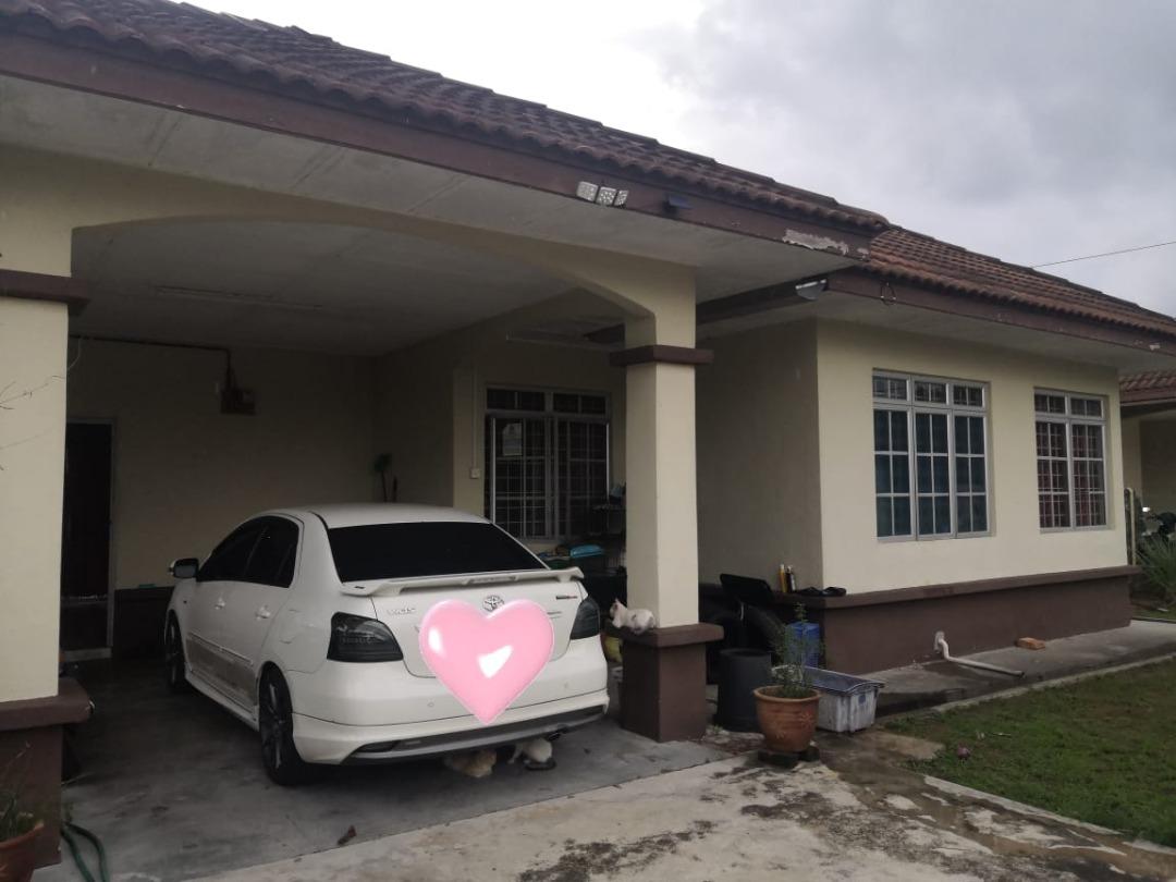 Banglo setingkat di Taman Tasik Beringin, Pantai Sepang Putra, Sungai ...