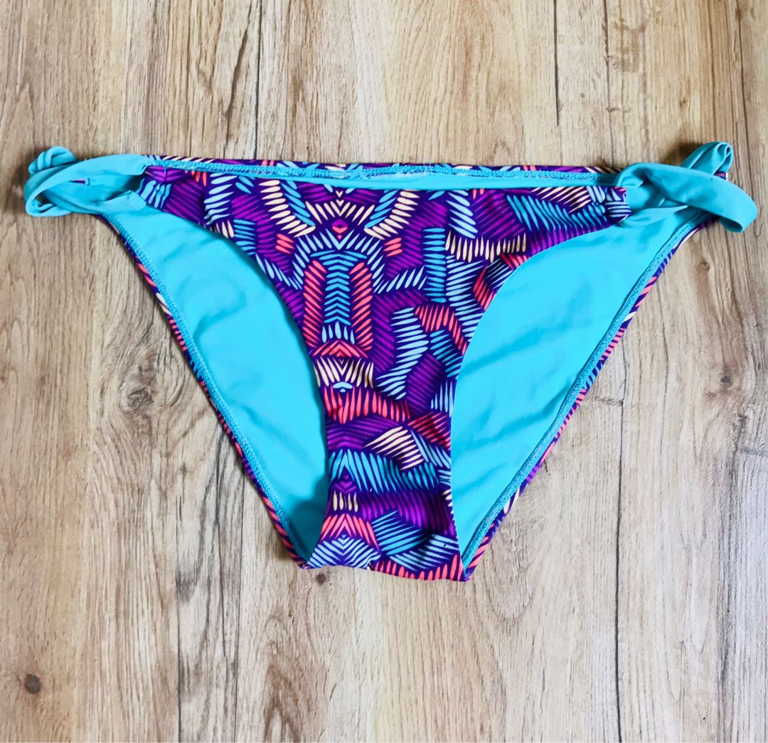 Bikini bottom, Women's Fashion, Swimwear, Bikinis & Swimsuits on Carousell