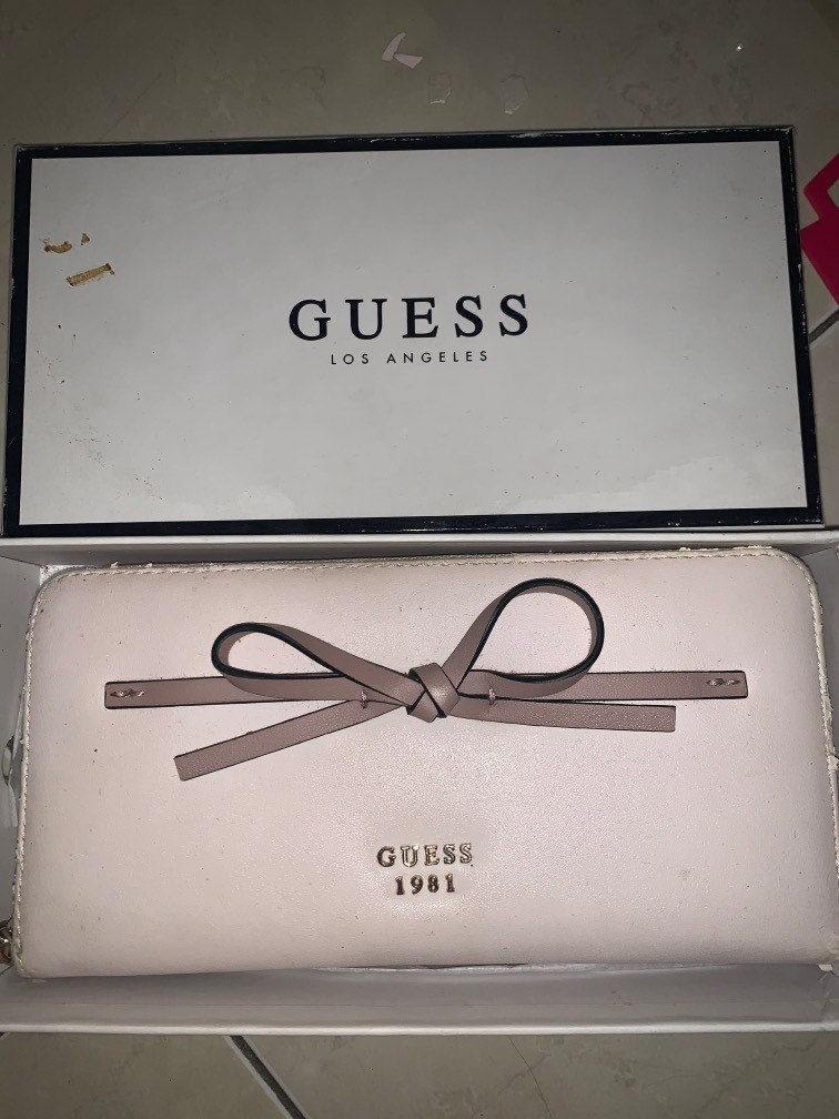 dompet guess baby pink original, Fesyen Wanita, Tas & Dompet di Carousell