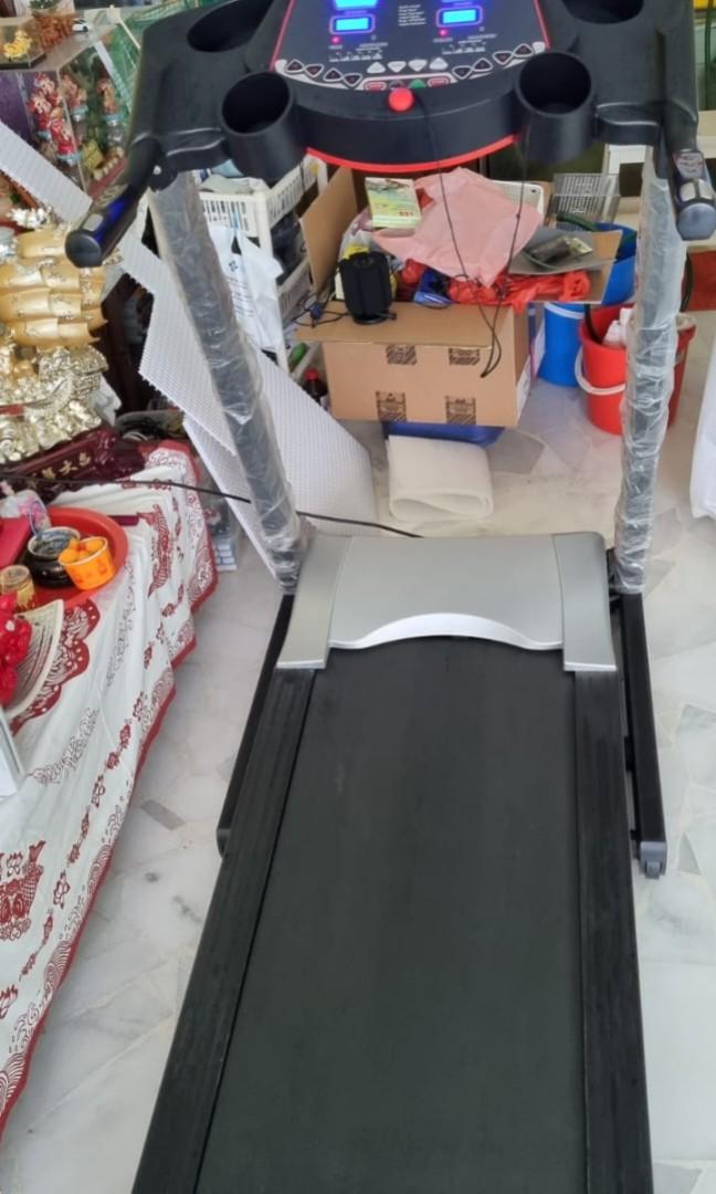 Fully automated track mill, Sports Equipment, Exercise & Fitness ...