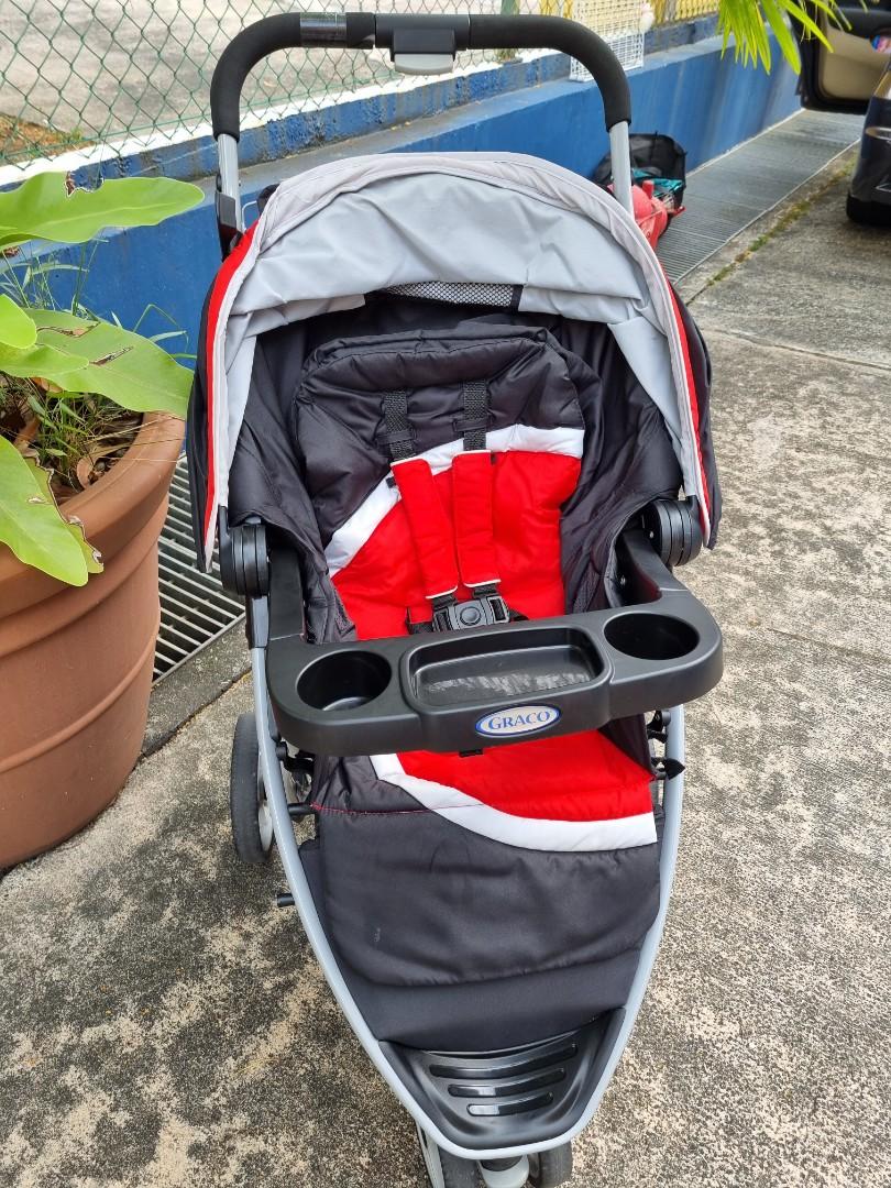 Graco fastfold stroller, Babies & Kids, Going Out, Strollers on Carousell
