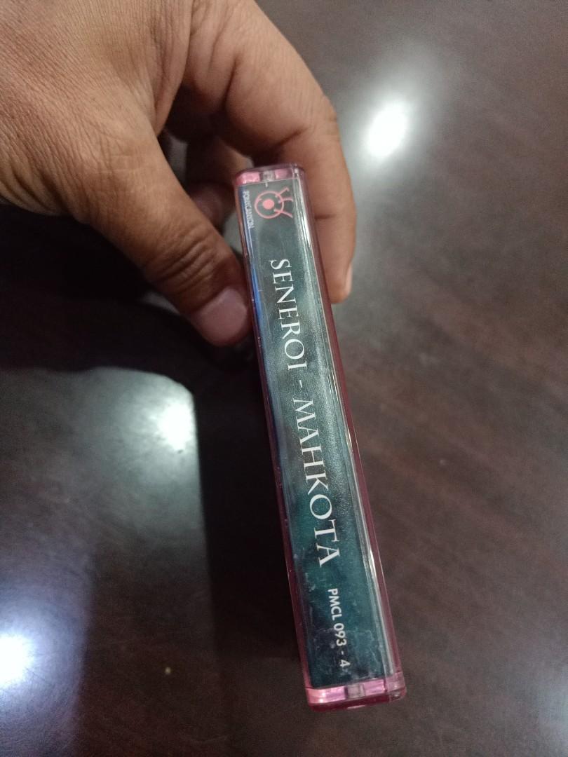 kaset lama melayu OA - seneroi makhkota 1999, Hobbies & Toys, Music & Media, CDs & DVDs on Carousell