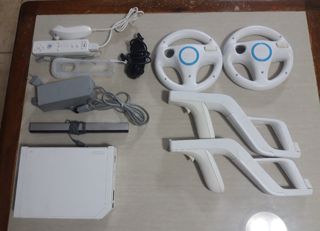 Nintendo Wii FULL SET WITH ACCESSORIES AND HOMEBREW, Video Gaming ...