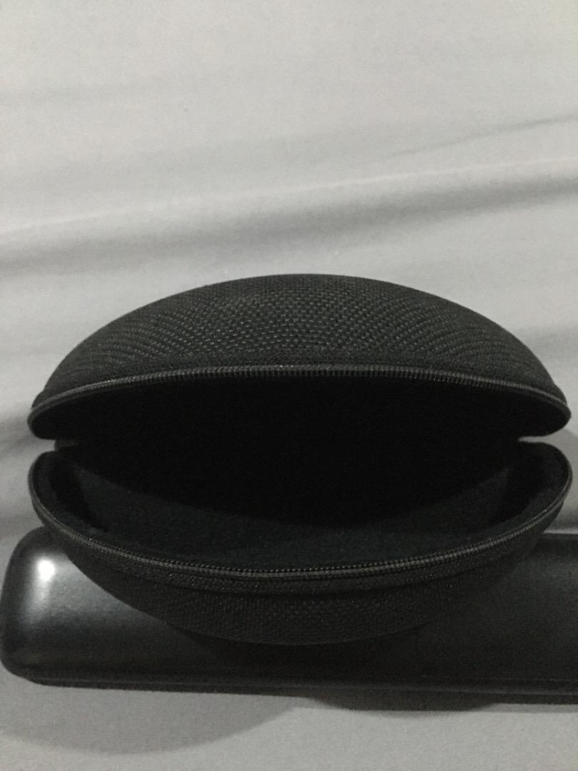 Oakley soft Vault, Men's Fashion, Watches & Accessories, Sunglasses ...