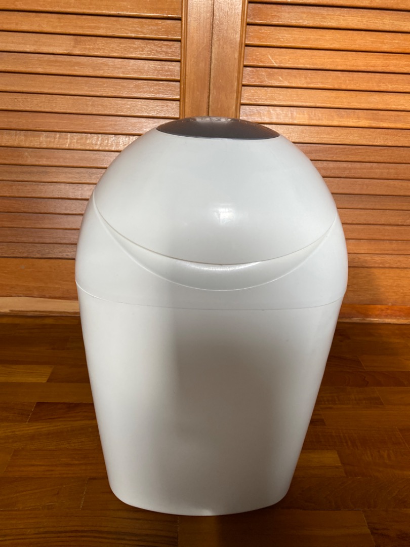 Tommee Tippee Sangenic diaper / nappy disposal bin, Babies & Kids, Bathing & Changing, Other ...