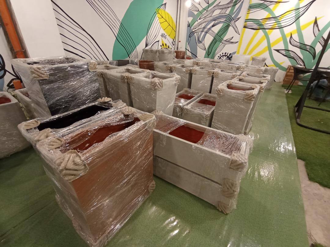 VICTORIA Glass Fiber Reinforced Concrete (GFRC) Planters Plant box Pots ...