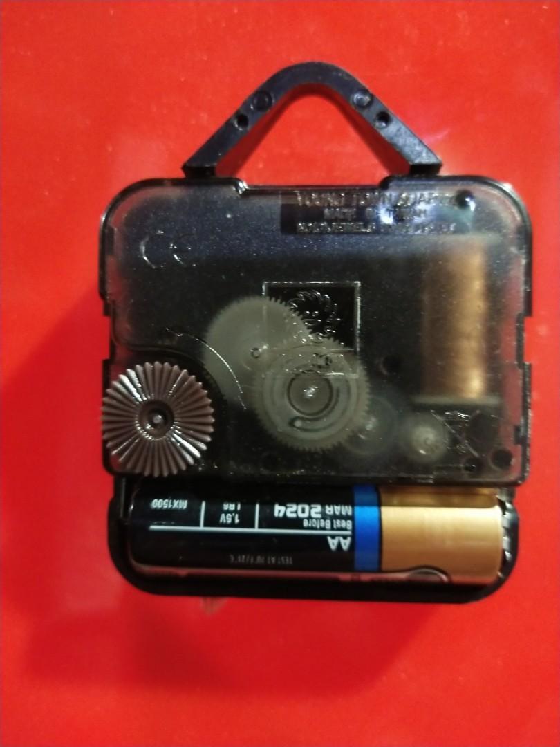 wall clock, Furniture & Home Living, Home Decor, Clocks on Carousell