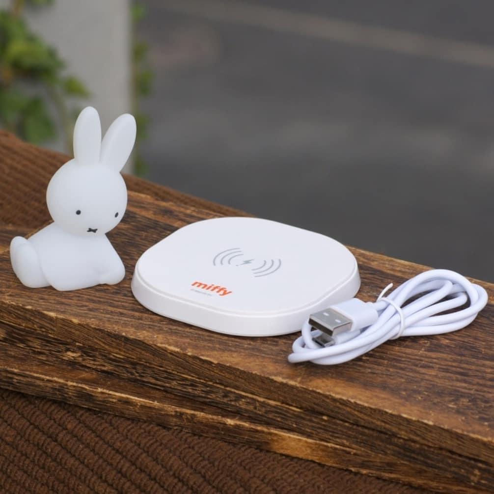 日本 Miffy Charge 和 Qi 兼容無線充電器連軟矽膠公仔, 預購 - Carousell