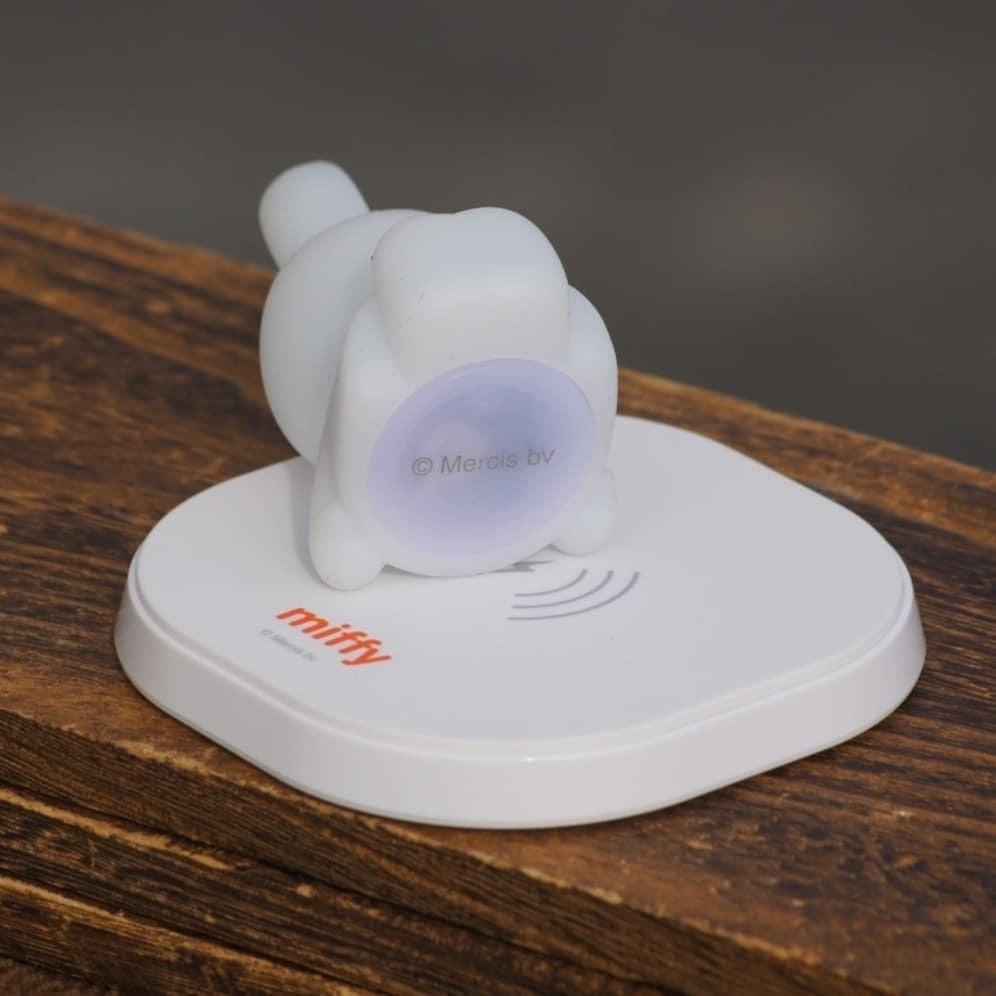 日本 Miffy Charge 和 Qi 兼容無線充電器連軟矽膠公仔, 預購 - Carousell