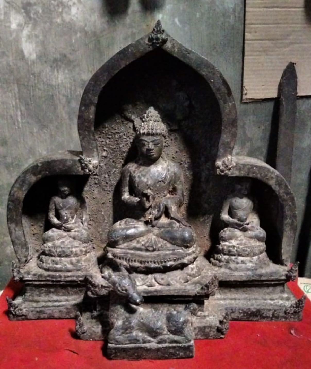 Ancient Buddha Display, Hobbies & Toys, Memorabilia & Collectibles ...