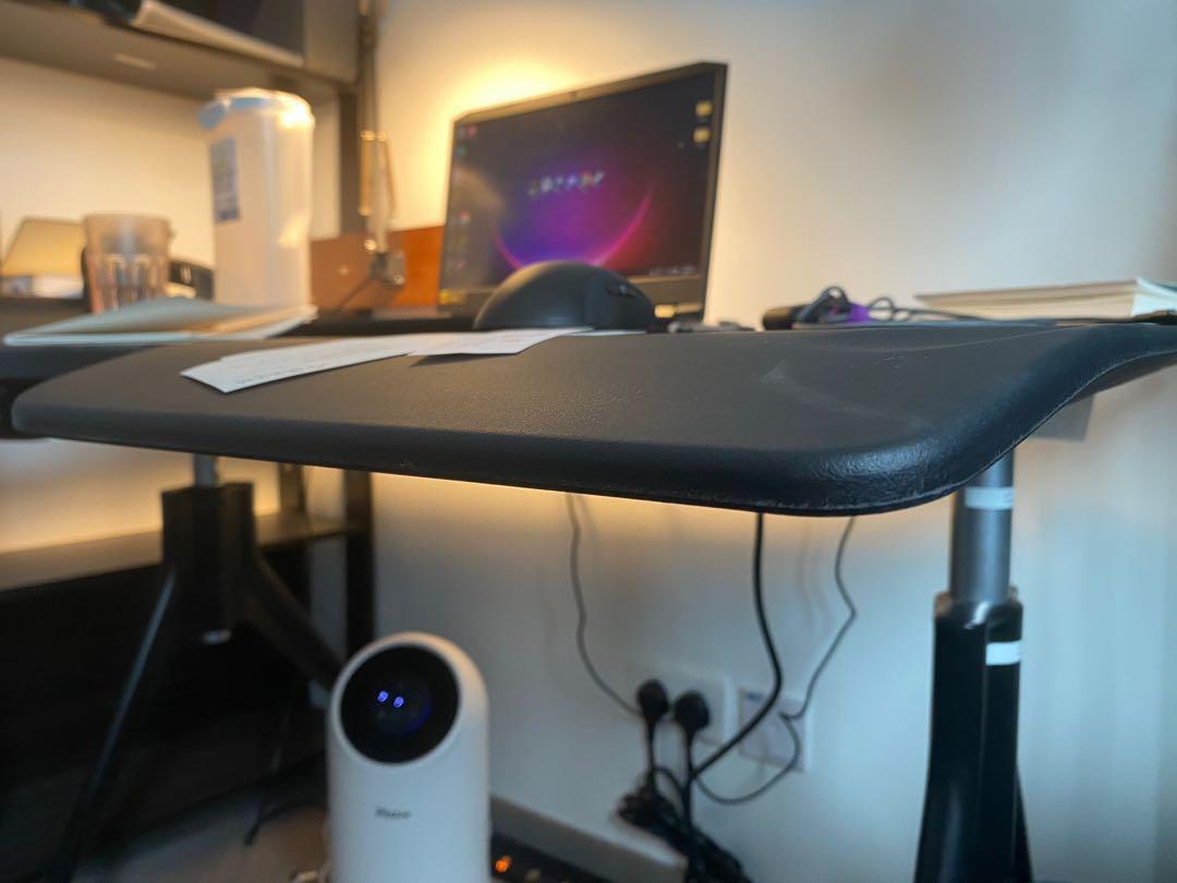 Hermanmiller Envelop Desk 頂級人體工學枱, 傢俬＆家居, 傢俬, 桌子 - Carousell