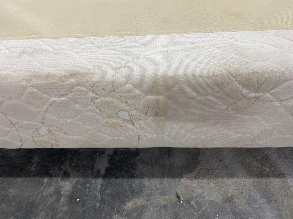 KING KOIL Queen Size Divan Bed Frame White Colour / KING KOIL Rangka ...