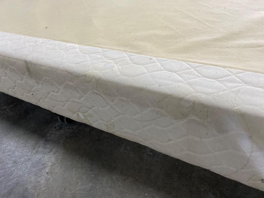 KING KOIL Queen Size Divan Bed Frame White Colour / KING KOIL Rangka ...