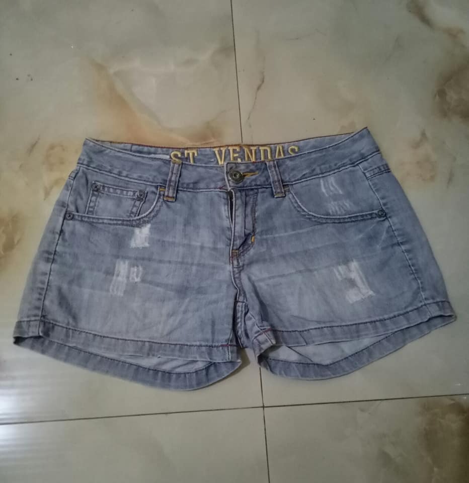 Maong short, Women's Fashion, Bottoms, Shorts on Carousell