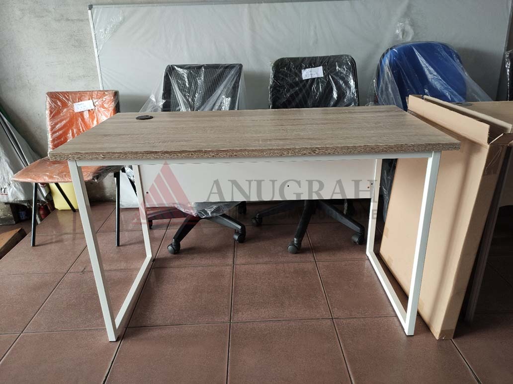 Meja Kerja Mason Orbitrend Meja Kantor Meja Tulis Meja staff Meja ...