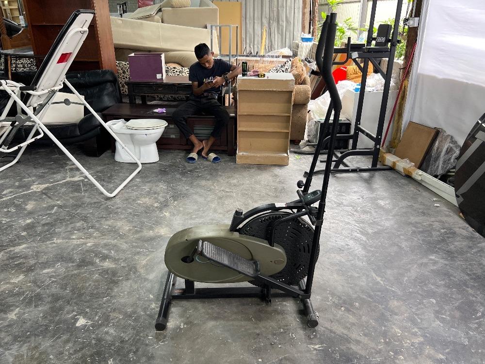 ORBITREK Elliptical Exercise Machine / Mesin Senaman Elips ORBITREK ...