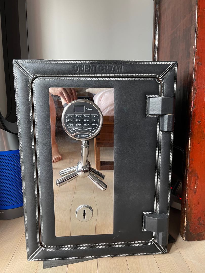 ORIENT CROWN LUXURY SAFE WINDER FOR 9 WATCHES, Furniture & Home Living ...