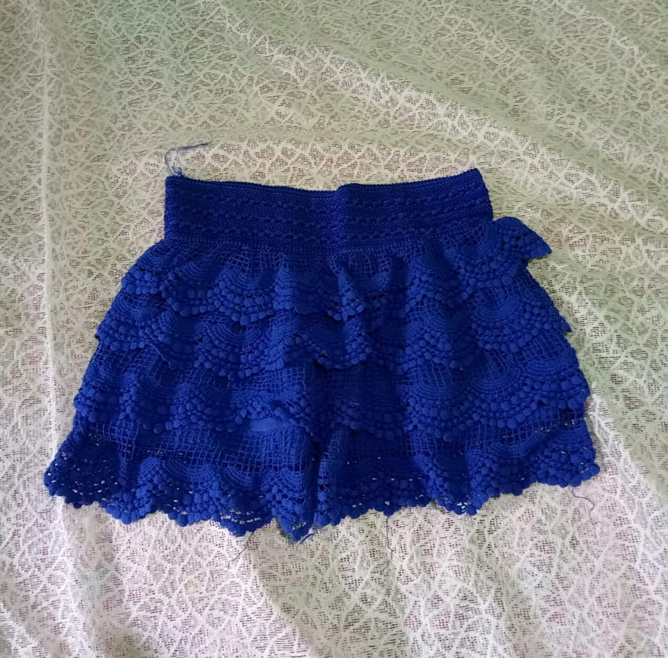 Palda short, Women's Fashion, Bottoms, Shorts on Carousell