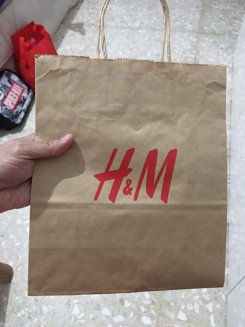 Paper bag H&M, Fesyen Wanita, Tas & Dompet di Carousell