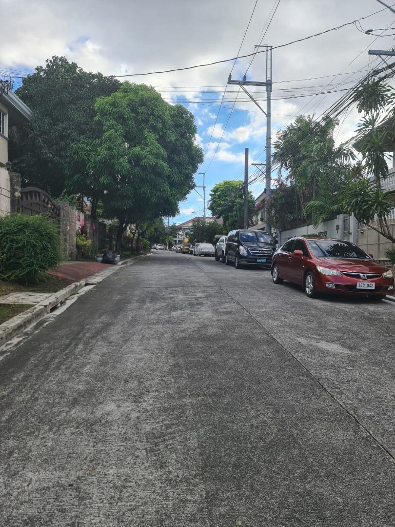 St. Ignatius Village, Quezon City (nearby White Plains, Corinthians ...