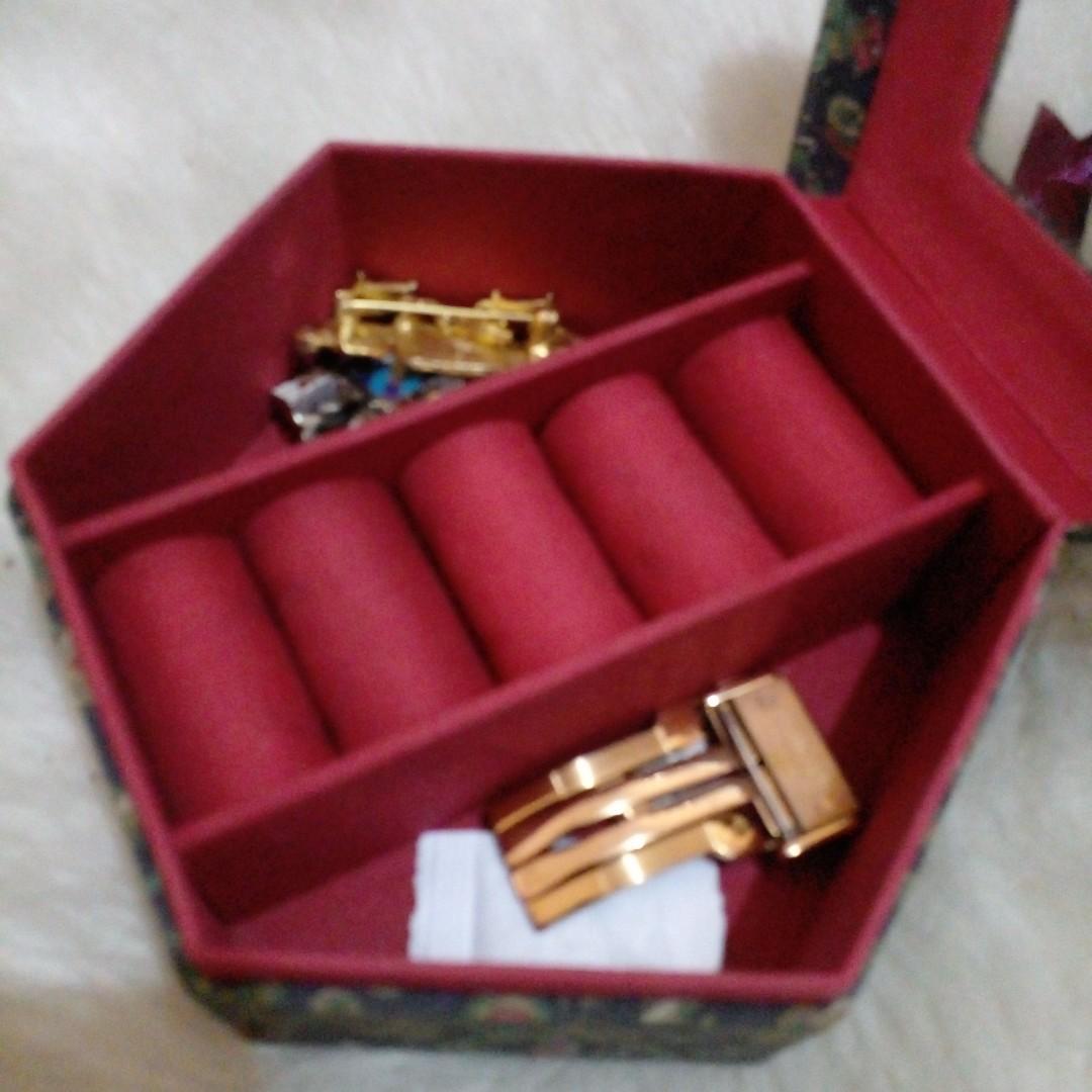 Box perhiasan pernak pernik, Serba Serbi, Others di Carousell