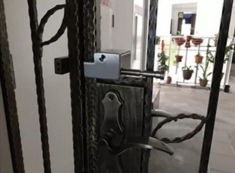 Castle HDB Gate Lock, Furniture & Home Living, Security & Locks, Locks ...