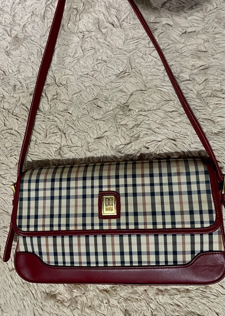 DAKS Classic Shoulder Kili Bag, Luxury, Bags & Wallets on Carousell