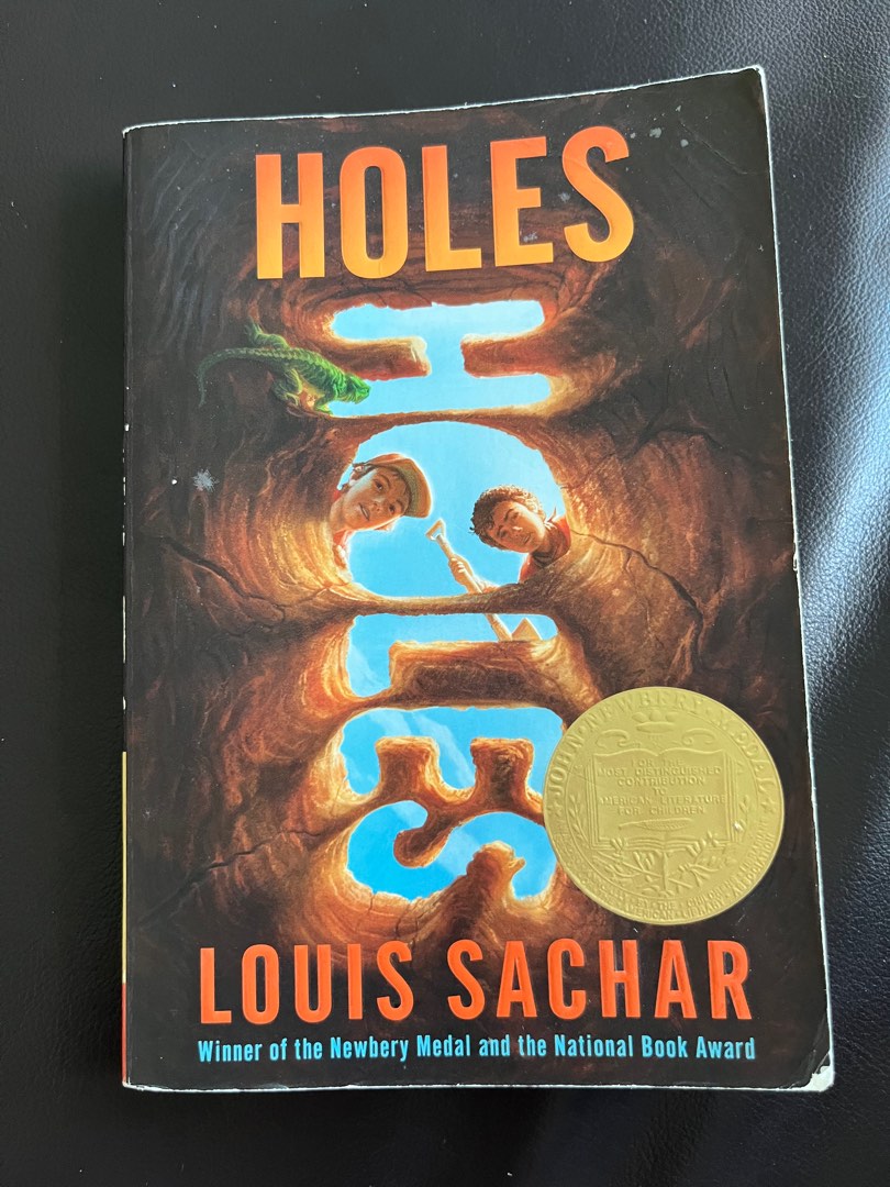 Holes Louis Sachar, 興趣及遊戲, 書本 & 文具, 小說 & 故事書 - Carousell
