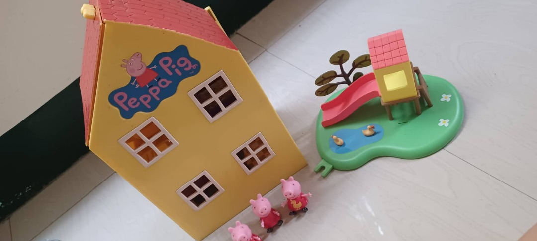 Peppa Pig Original Doll House and Playground, Hobbies & Toys, Toys ...