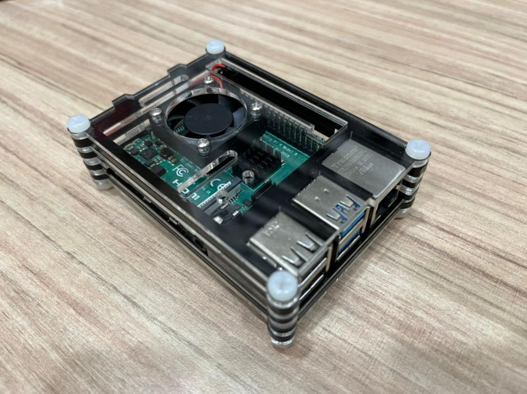 Raspberry Pi 4 Model B (4GB RAM) + Official RPi 15W USB-C Charger ...