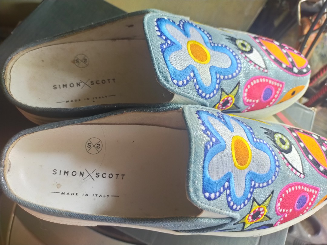 Simon Scott Slip On, Women's Fashion, Footwear, Slippers and slides on ...