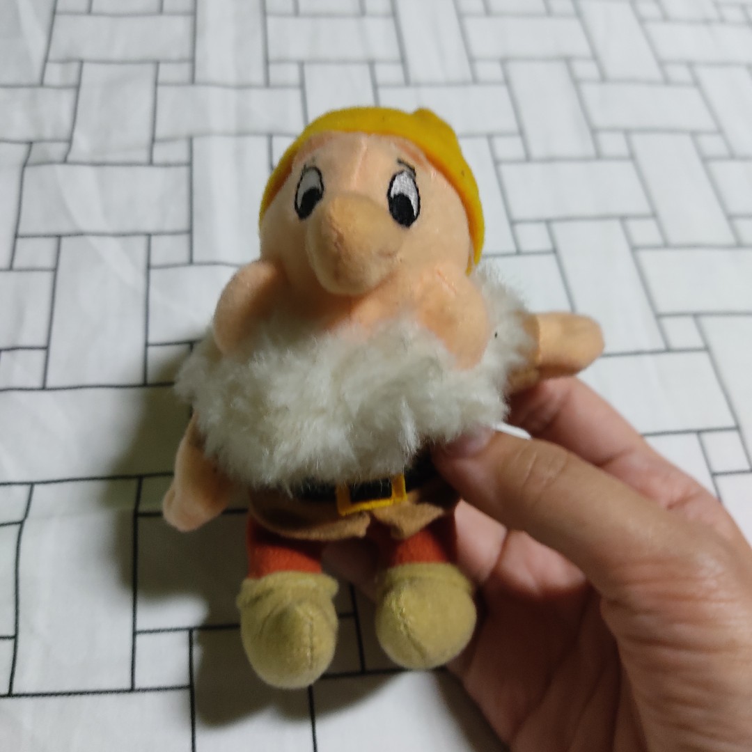 Disney Snow White Dwarf Keychain Collectible, Hobbies & Toys, Toys ...