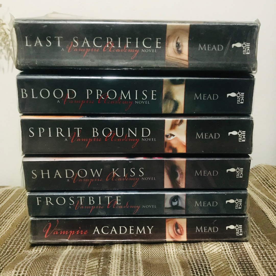 Vampire Academy by Richelle Mead, Hobbies & Toys, Books & Magazines ...