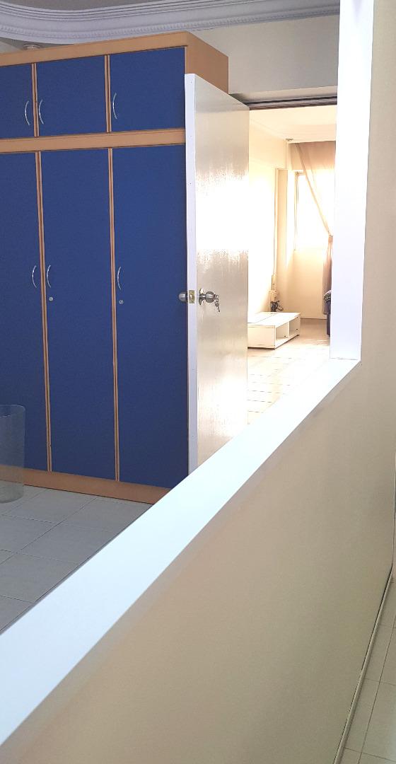 TOP FLOOR VERY SPACIOUS HDB CORNER WHOLE UNIT FOR RENT (Approved by HDB ...