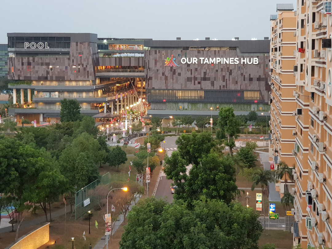 TOP FLOOR VERY SPACIOUS HDB CORNER WHOLE UNIT FOR RENT (Approved by HDB ...