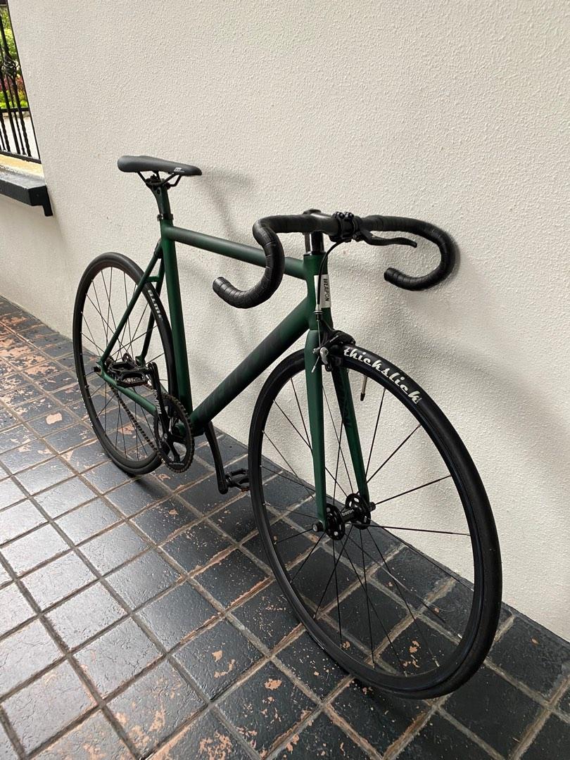 Complete WEAPON Fixie, Sports Equipment, Bicycles & Parts, Bicycles on ...