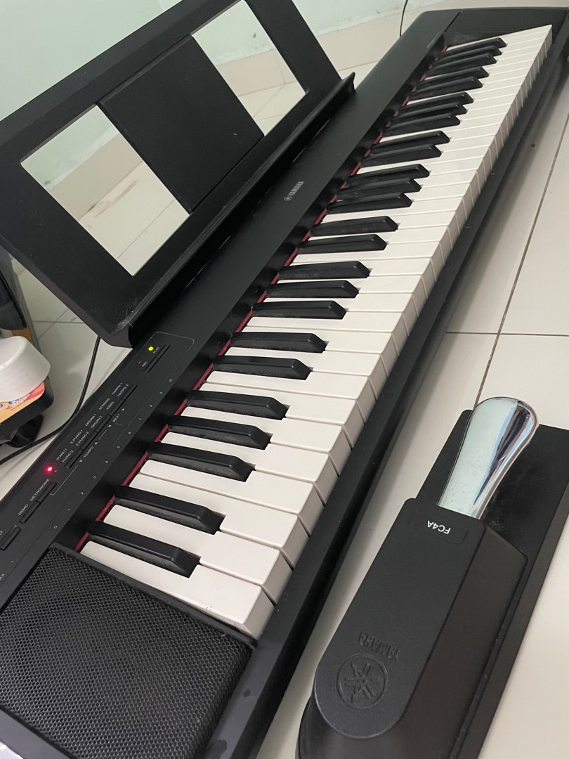 Yamaha NP 12 keyboard, Hobbies & Toys, Music & Media, Musical ...
