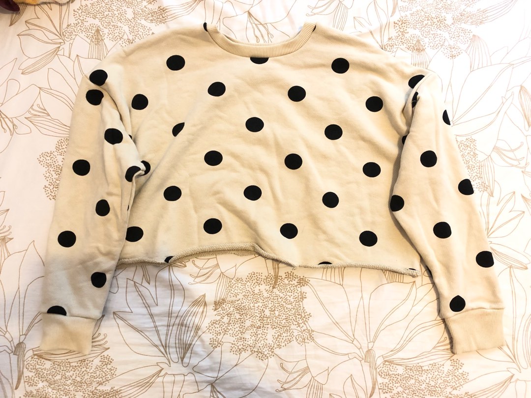 Zara milk tea color cropped top/jumper, 女裝, 上衣, 長袖衫 - Carousell