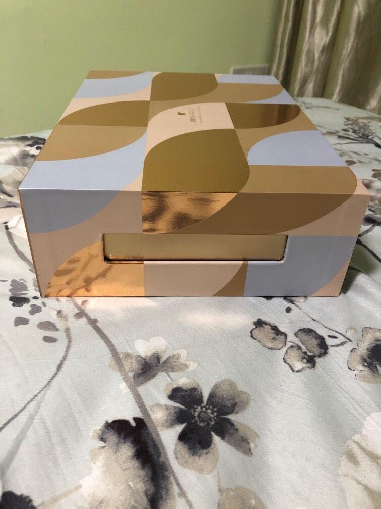 2022 JW MARRIOTT mooncake box, Everything Else on Carousell
