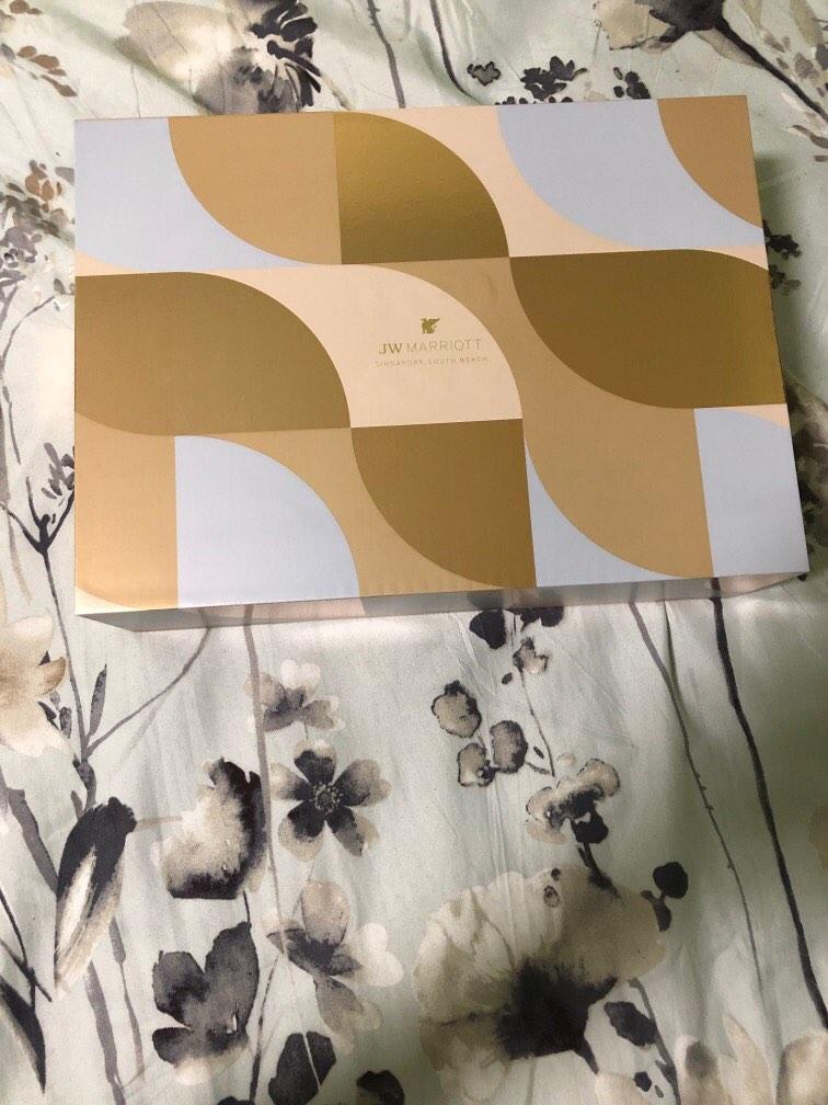 2022 JW MARRIOTT mooncake box, Everything Else on Carousell