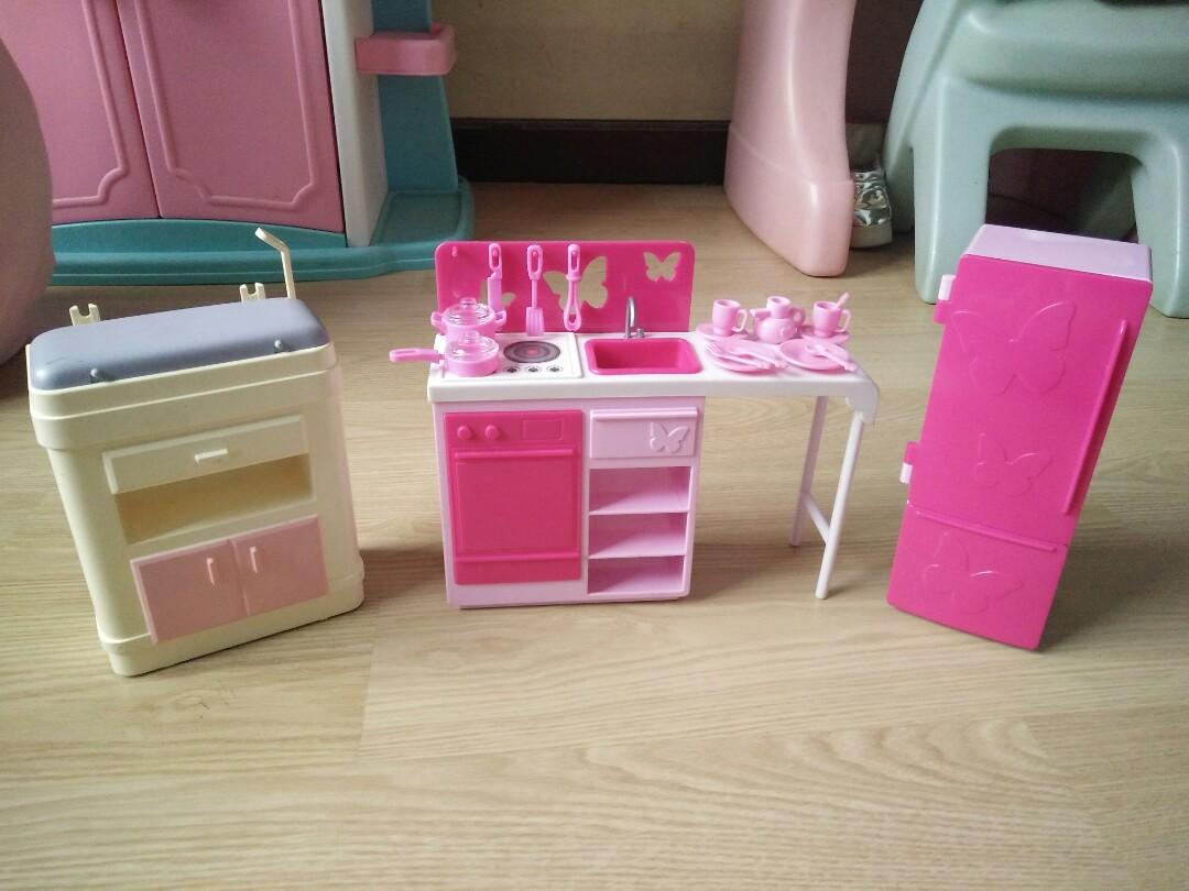 Barbie & kitchen set, Toys & Collectibles, Mainan di Carousell