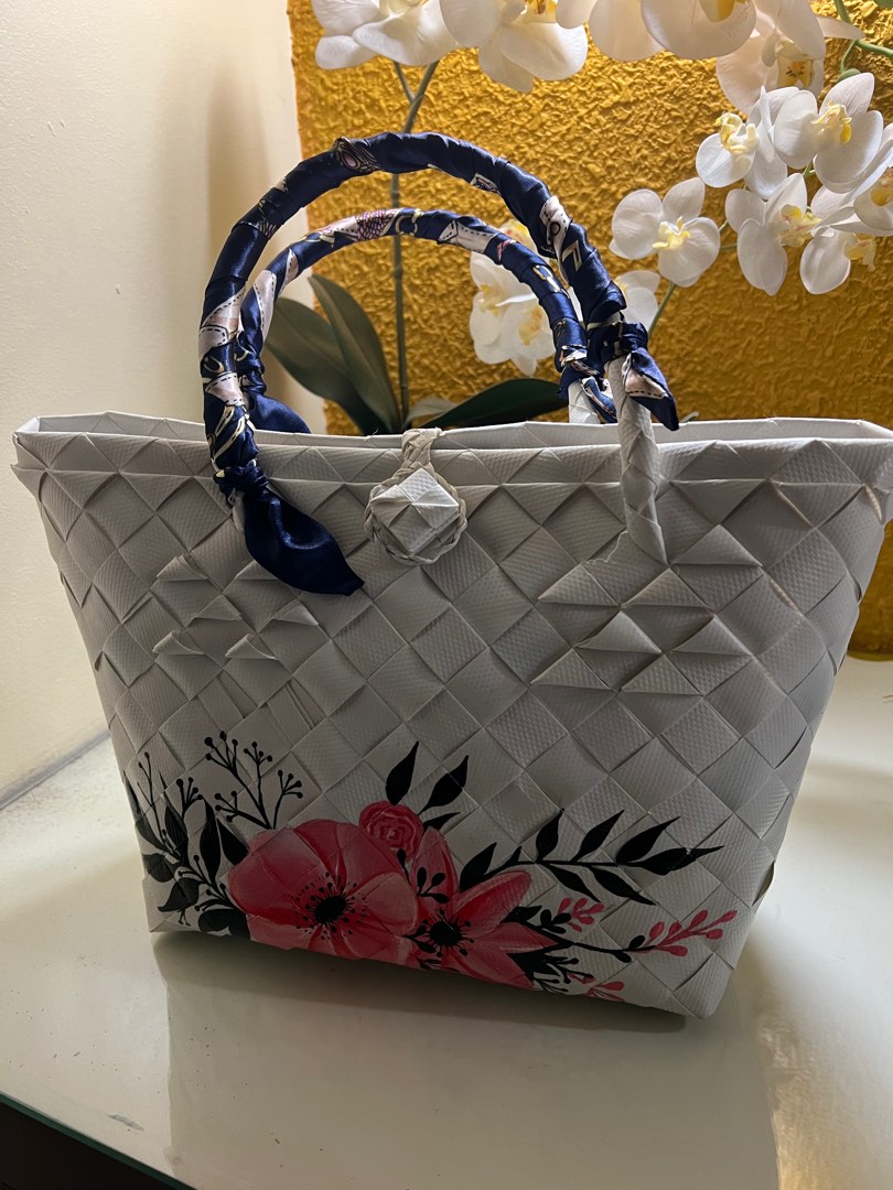 Bayong Bag (handpainted) white color, Women's Fashion, Bags & Wallets ...