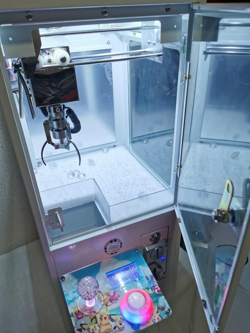 Claw Machine arcade toy for hdb home, Hobbies & Toys, Toys & Games on ...